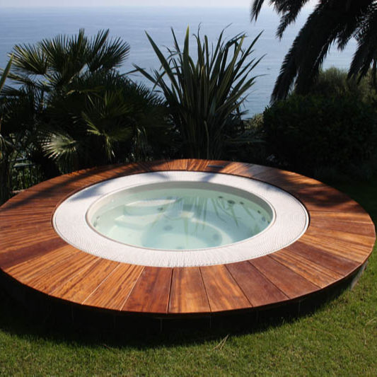 6 person round hot tub with overflow system — The Patio Shop